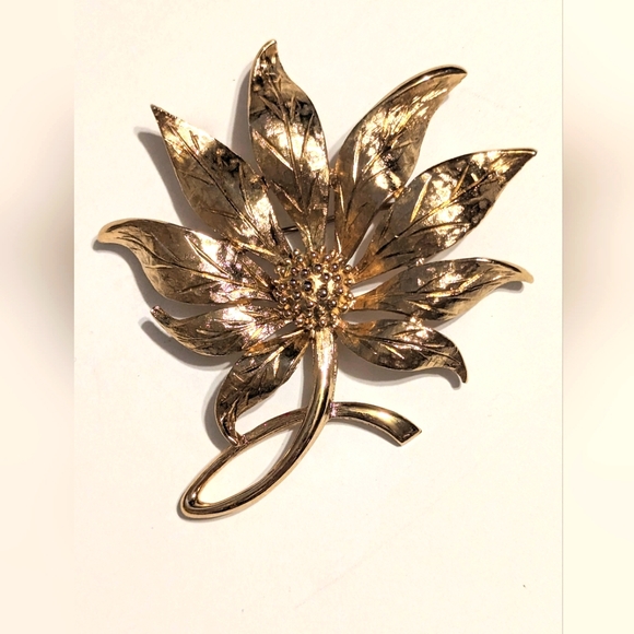 Monet | Jewelry | Vintage Monet Goldplated Floral Brooch Rare | Poshmark